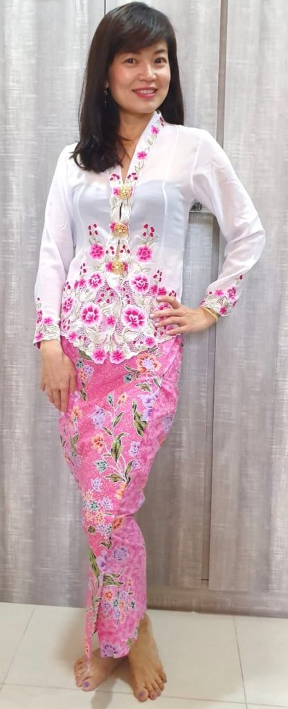 Basic White Kebaya With Pink Floral Motif (S) – WeloveKebaya