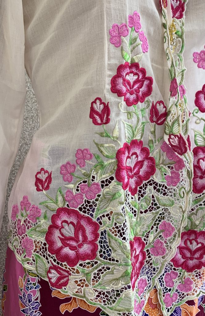 3/4 Sleeves White Kebaya With Pink Floral Motif (XL) – WeloveKebaya