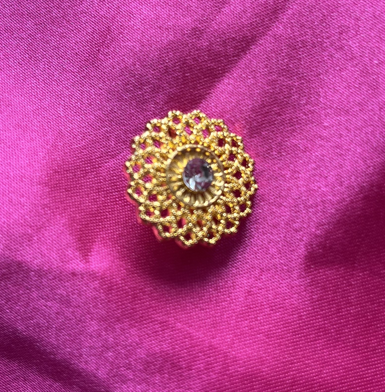 welovekebaya Gold baby brooch 2 – WeloveKebaya